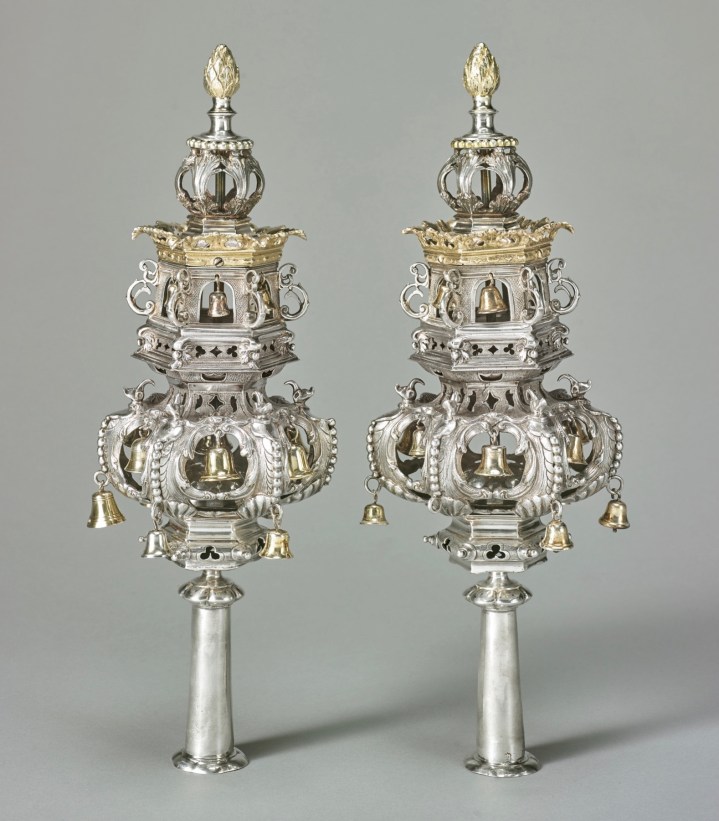 At Sotheby’s | MFA, Boston Acquires Two Pairs of Torah Finials | Enfilade